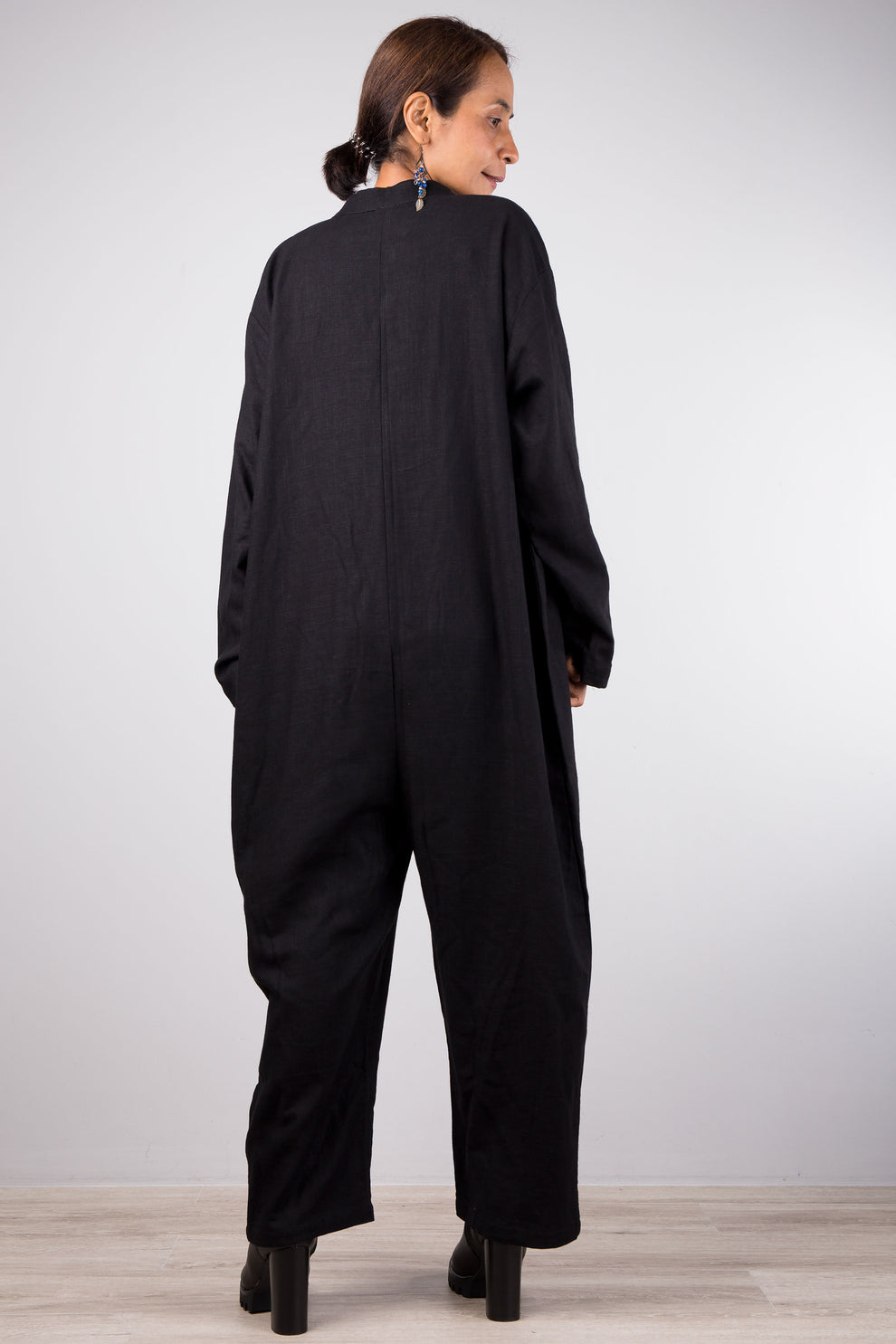 Black linen jumpsuit | Linen overalls by Nuichan